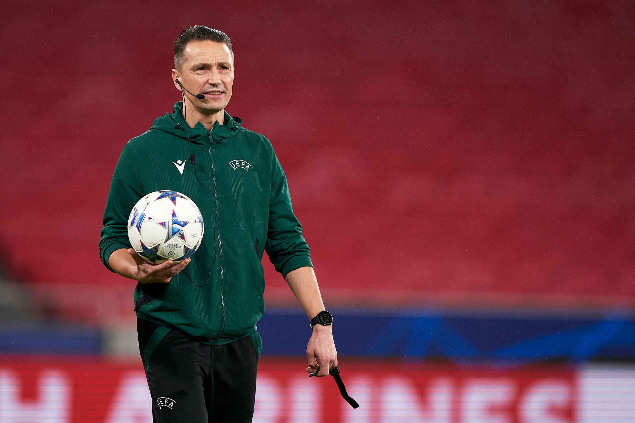 Referee threatened by Alberts fans after promotion/relegation playoff ...